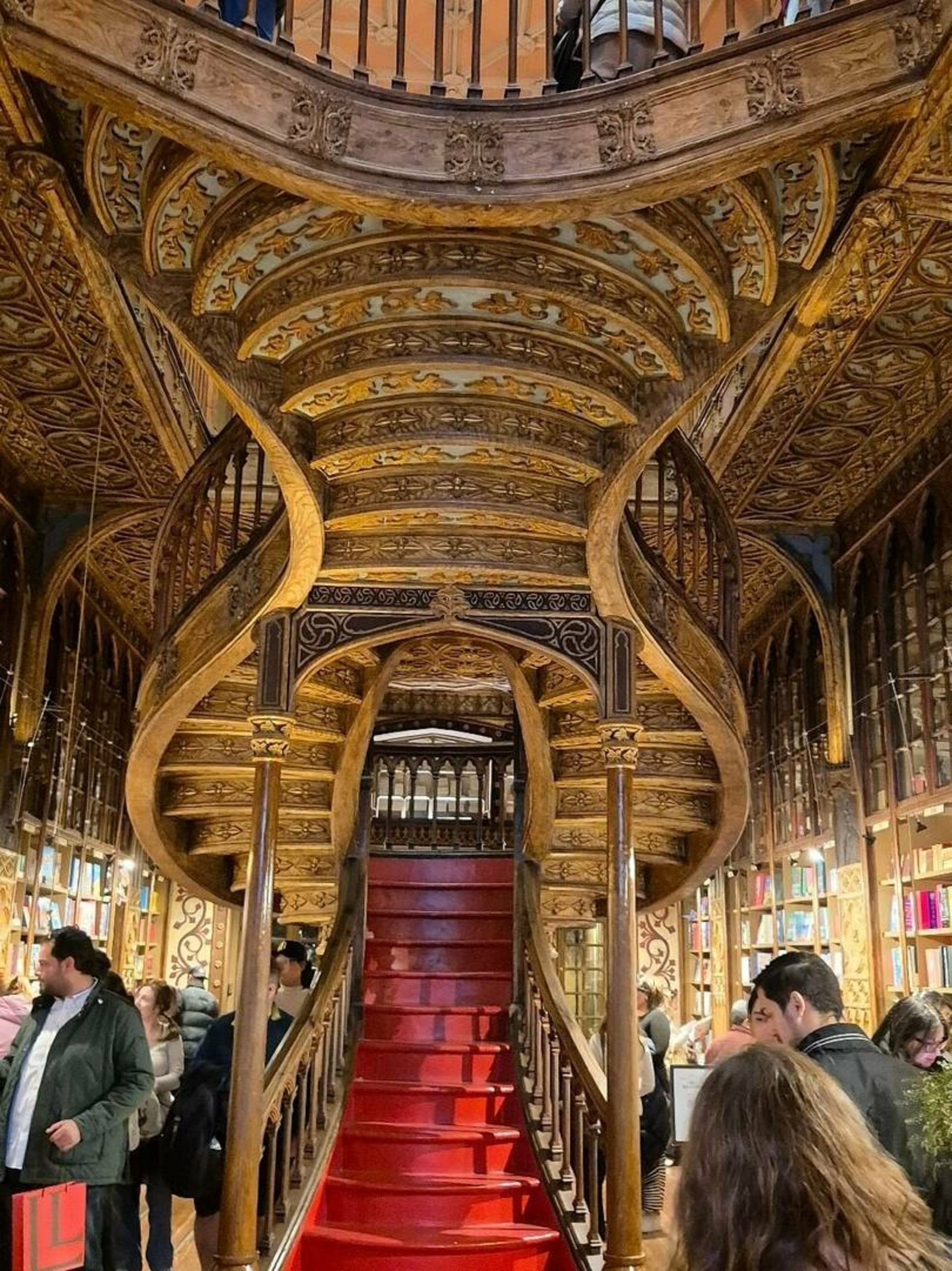 Neįprastas knygynas „Livraria Lello"
